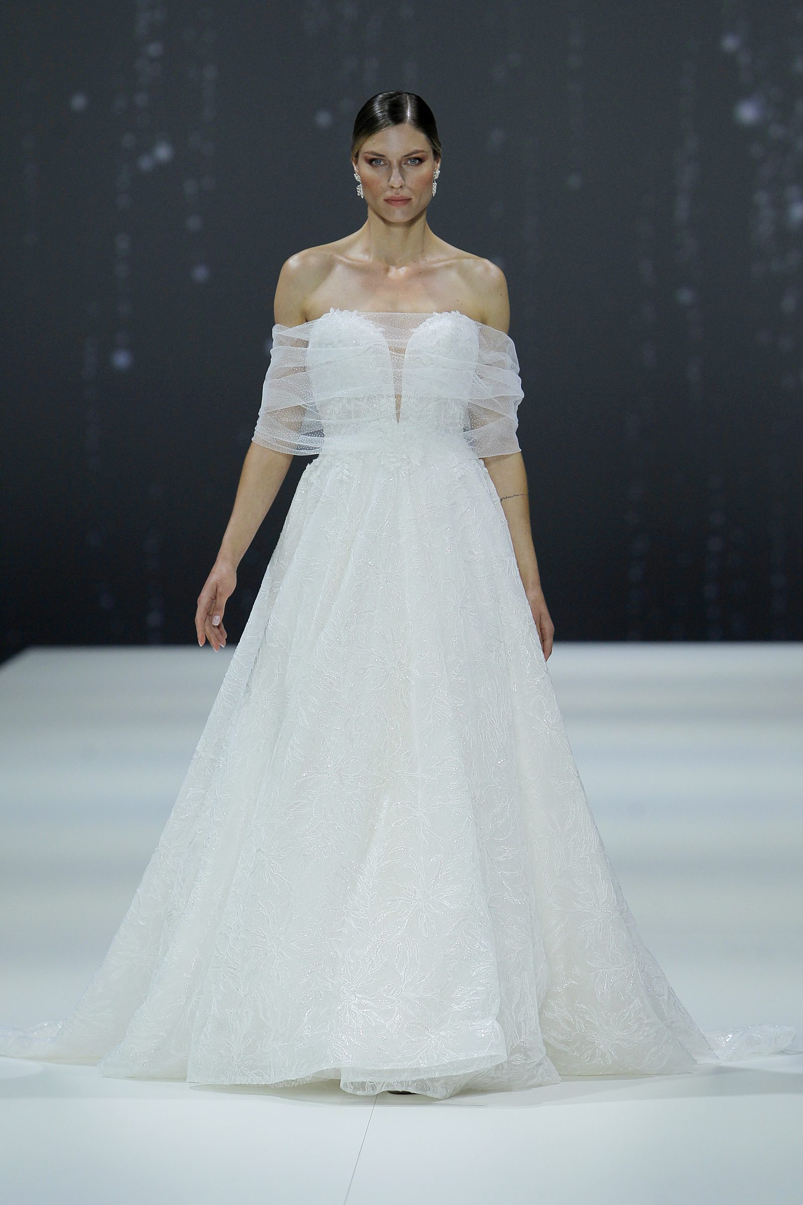 Abiti da sposa Nicole Milano 2023, audaci e romantici