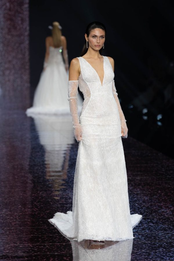 Abiti da sposa Atelier Pronovias 2024, la linea ispirata all'alta moda