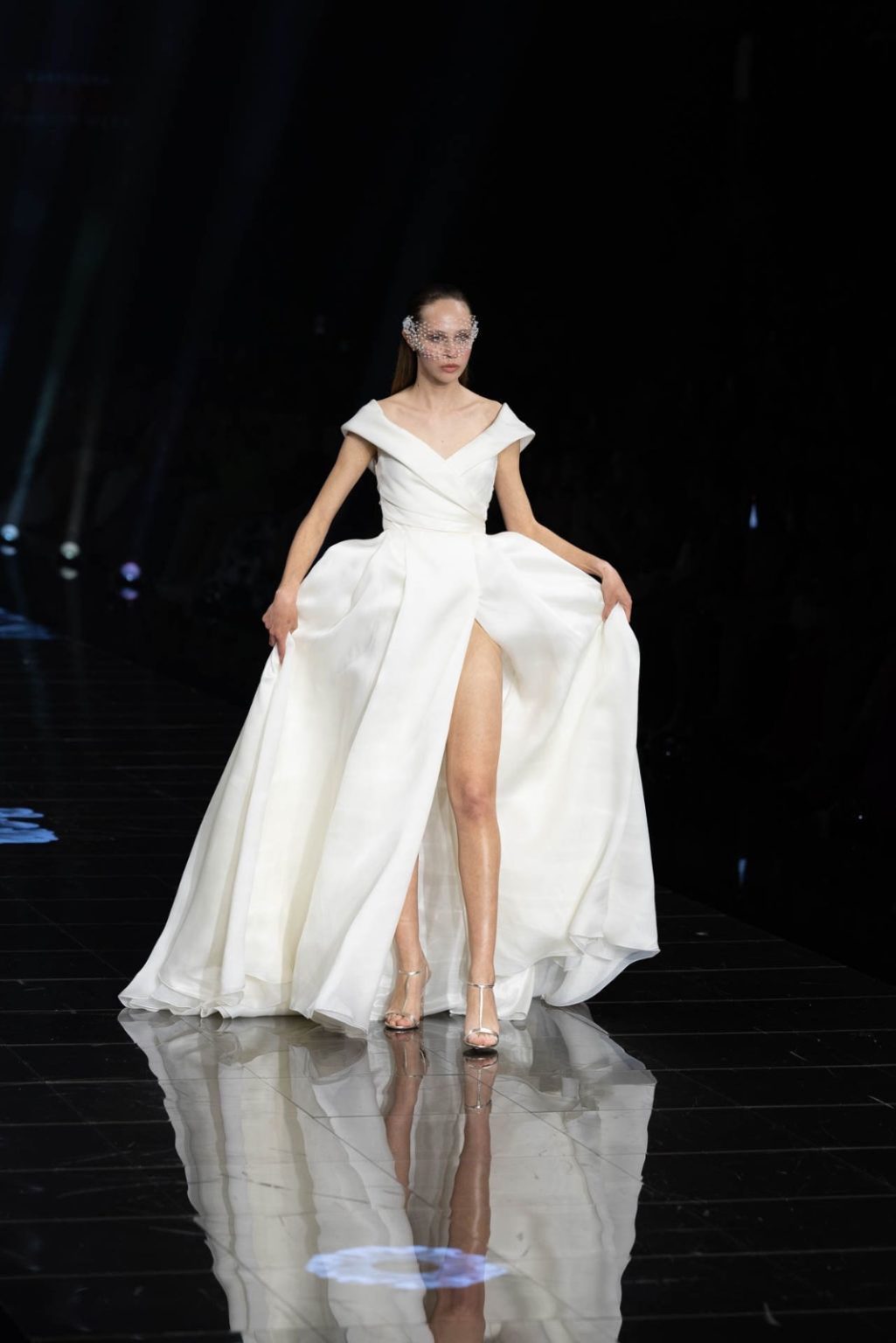 Abiti da sposa Atelier Pronovias 2024, la linea ispirata all'alta moda