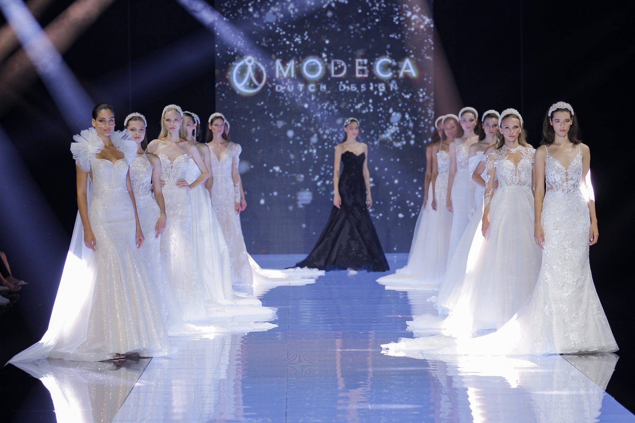 Abiti da sposa Modeca 2024, una collezione dal mood italiano