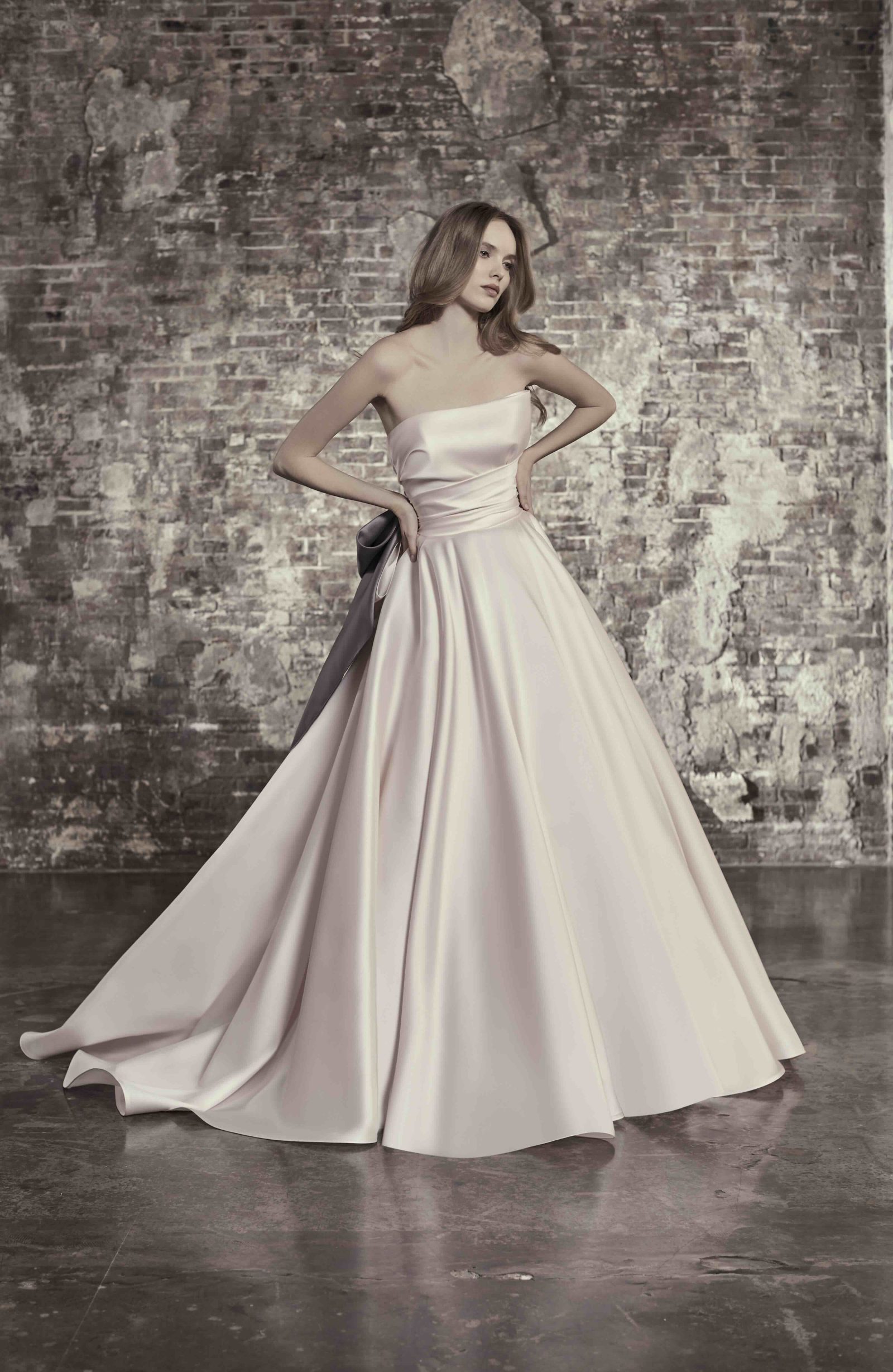Abiti da sposa colorati 2024, tra fiori delicati e tonalità romantiche