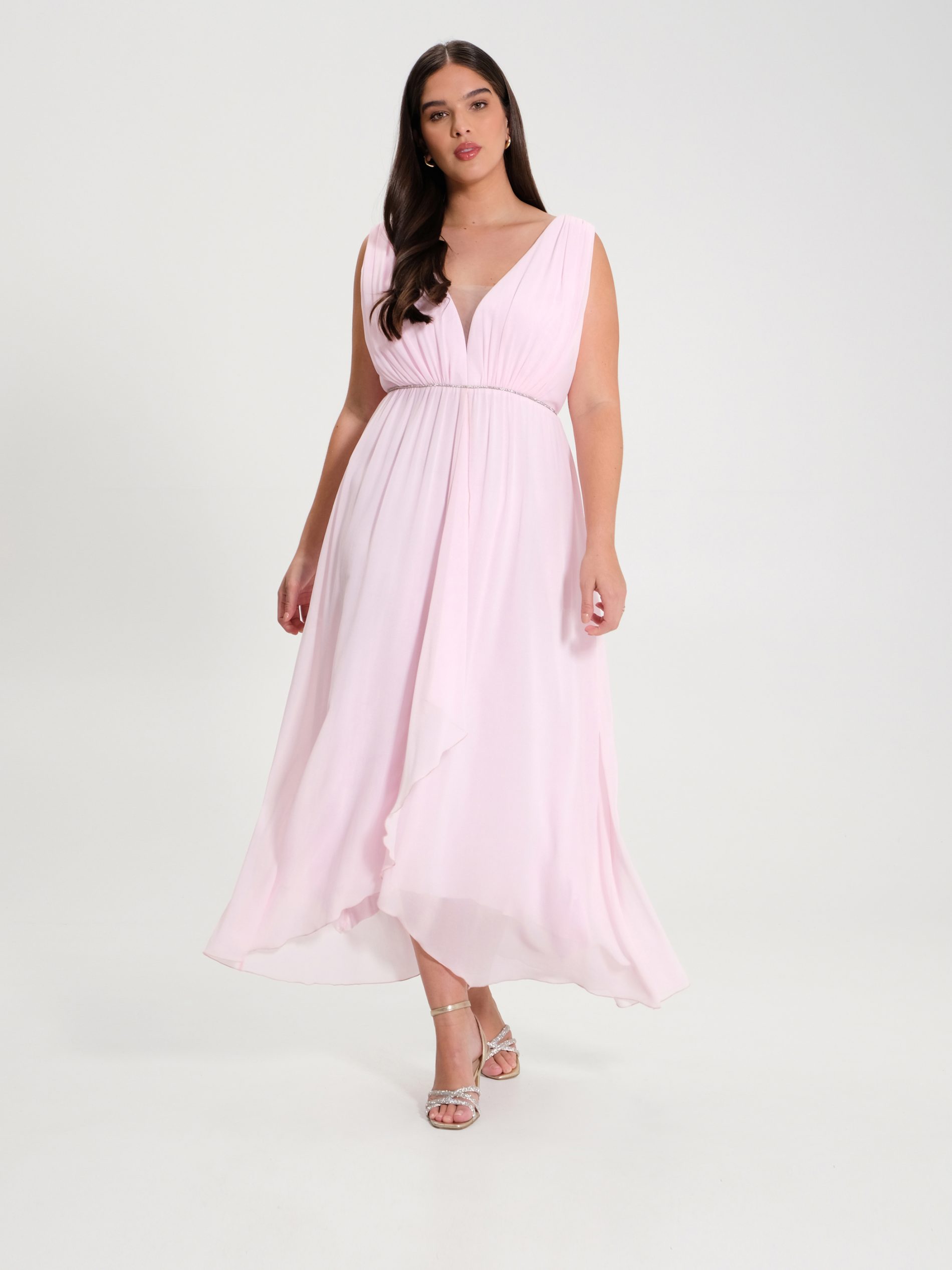 Abiti da cerimonia curvy 2024, per valorizzare la silhouette