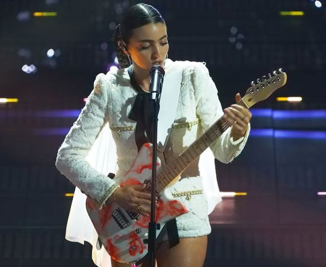 Tra lustrini, glamour e haute couture, ecco i look bianchi di Sanremo 2025