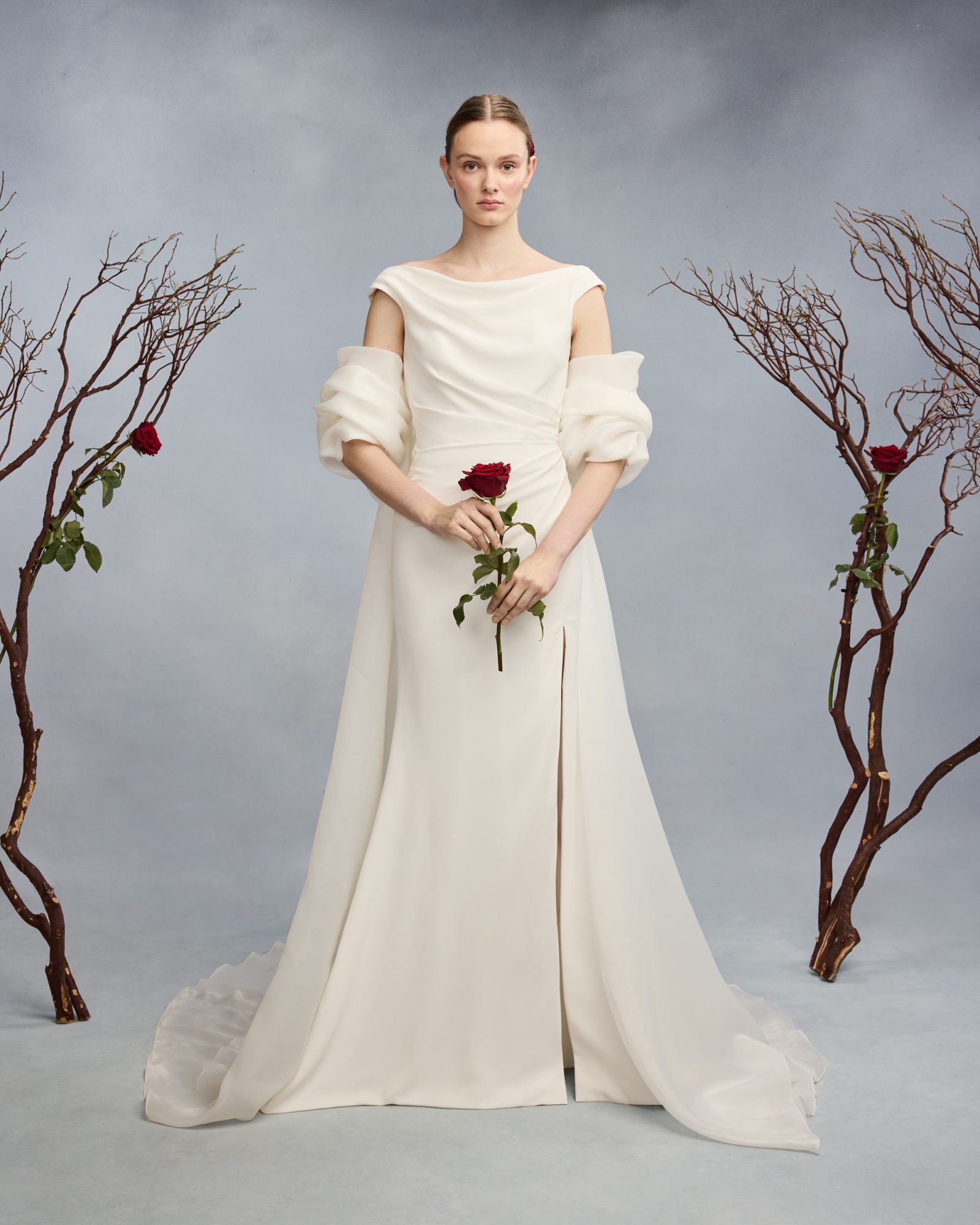 Abiti da sposa Reem Acra 2026, romanticismo contemporaneo