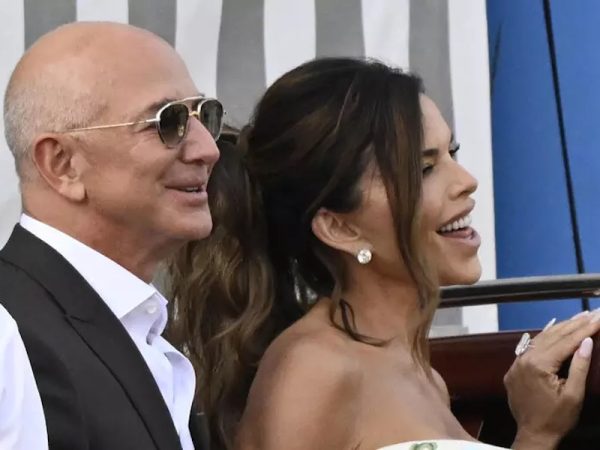 Luna di miele a Taormina per Jeff Bezos e Lauren Sanchez